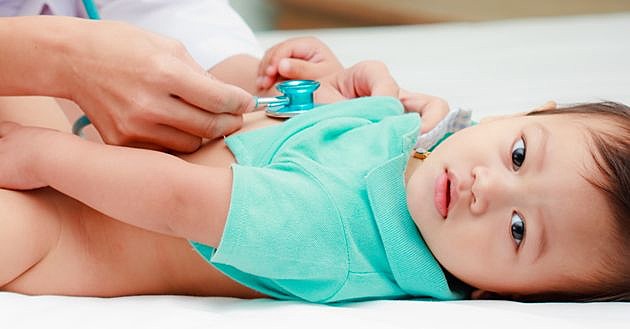 Hver tredje raskfødte baby indlægges i løbet af de første 15 måneder ...