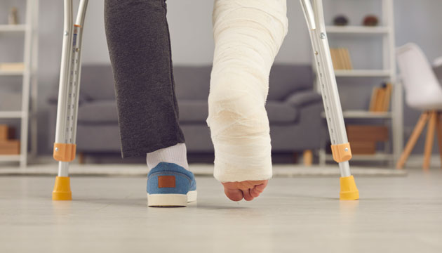 Gips eller aftagelig støvle til ankelfrakturer | Ugeskriftet.dk